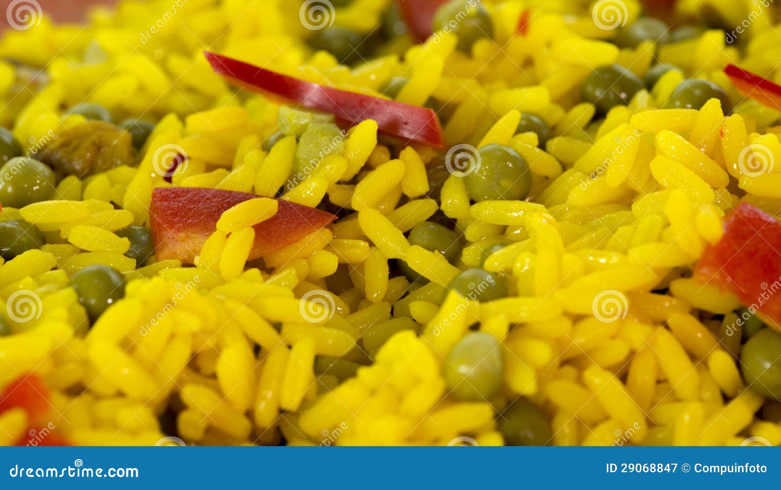 Arroz amarillo imagen de archivo. Imagen de placa, verde - 29068847