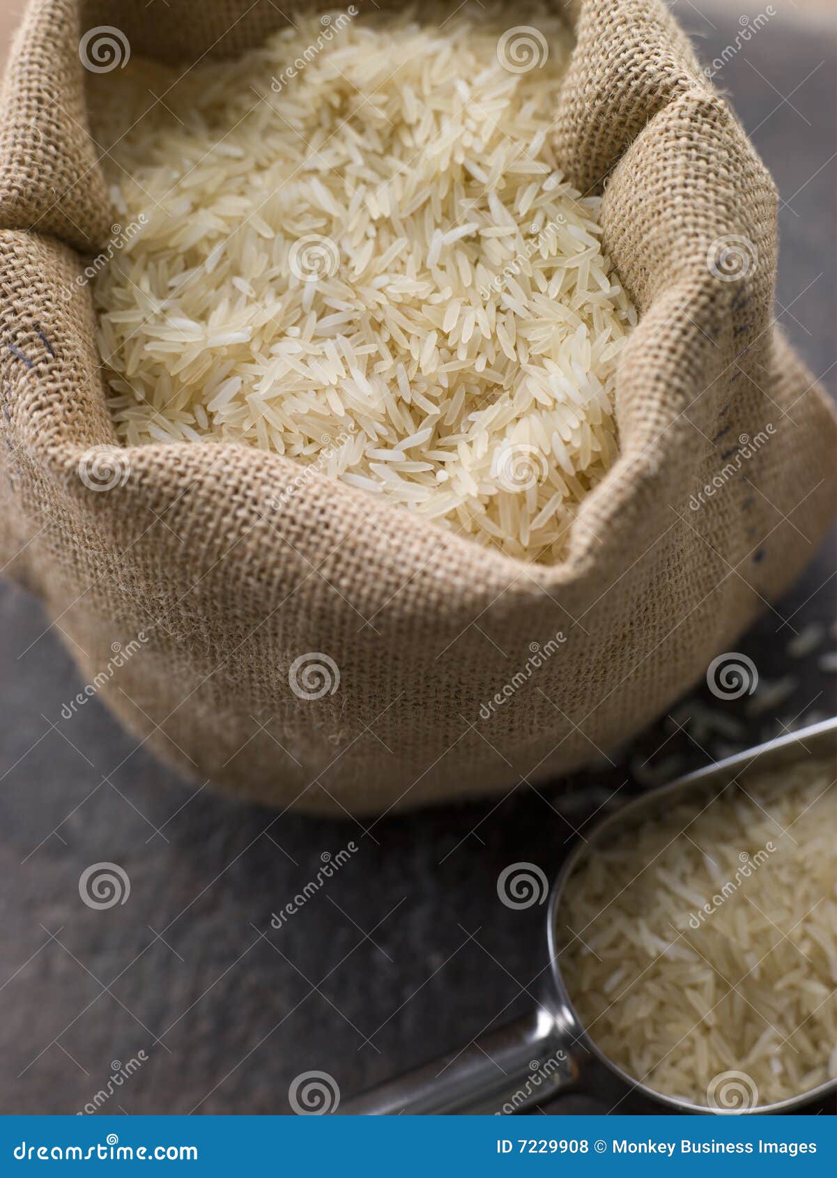 Arroz Basmati en saco foto de archivo. Imagen de abundancia - 7229908