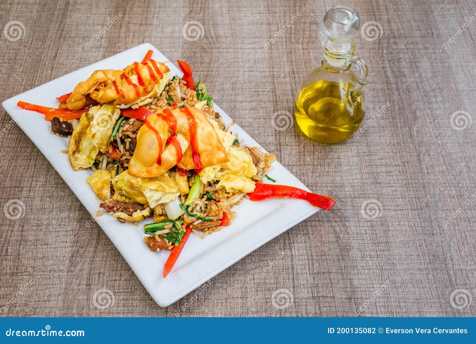 Arroz Chaufa Comida Peruana Foto de Stock - Imagem de delicioso ...