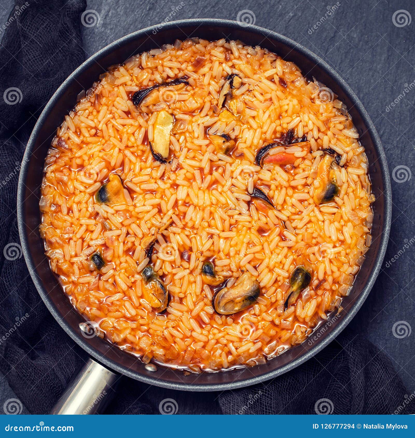 Arroz Con Los Mariscos En Plato Foto de archivo - Imagen de risotto ...