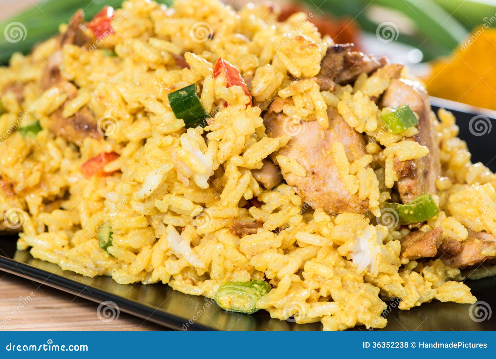 Arroz de caril com galinha foto de stock. Imagem de tradicional - 36352238