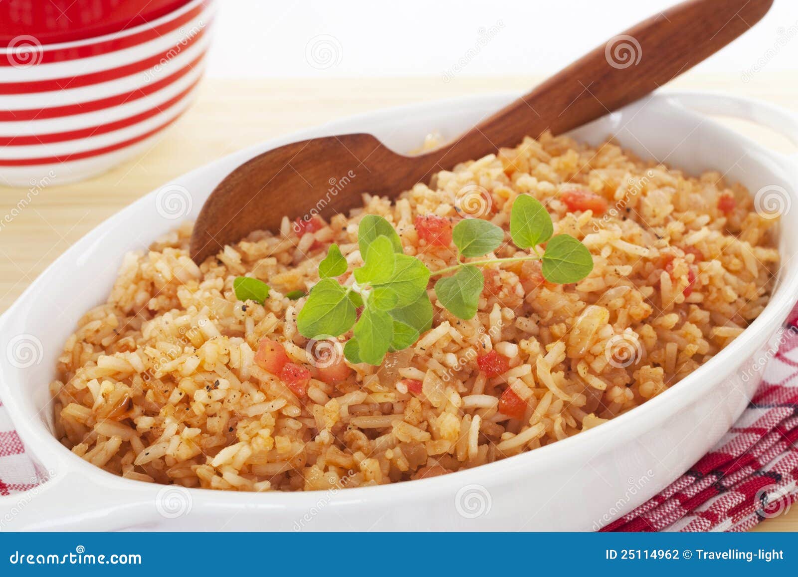 Arroz español foto de archivo. Imagen de cuchara, tomate - 25114962