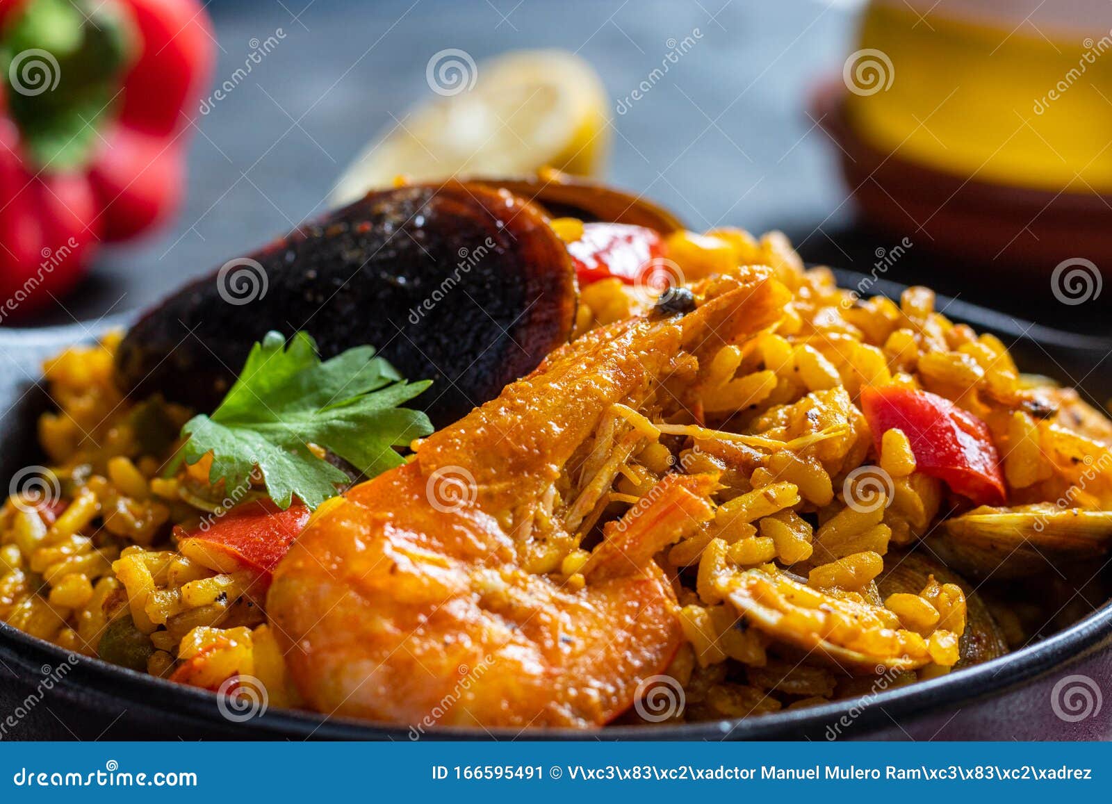 Arroz Espanhol Tradicional E Marisco Imagem de Stock - Imagem de ...