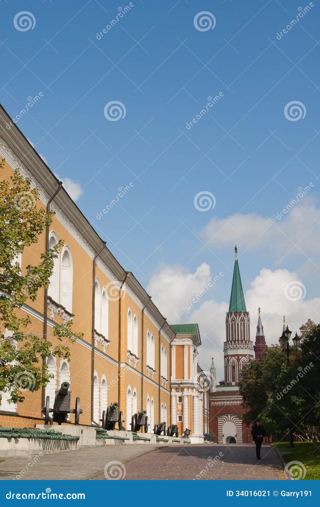 Arsenaal in Moskou Het Kremlin. Rusland Stock Afbeelding - Image of ...