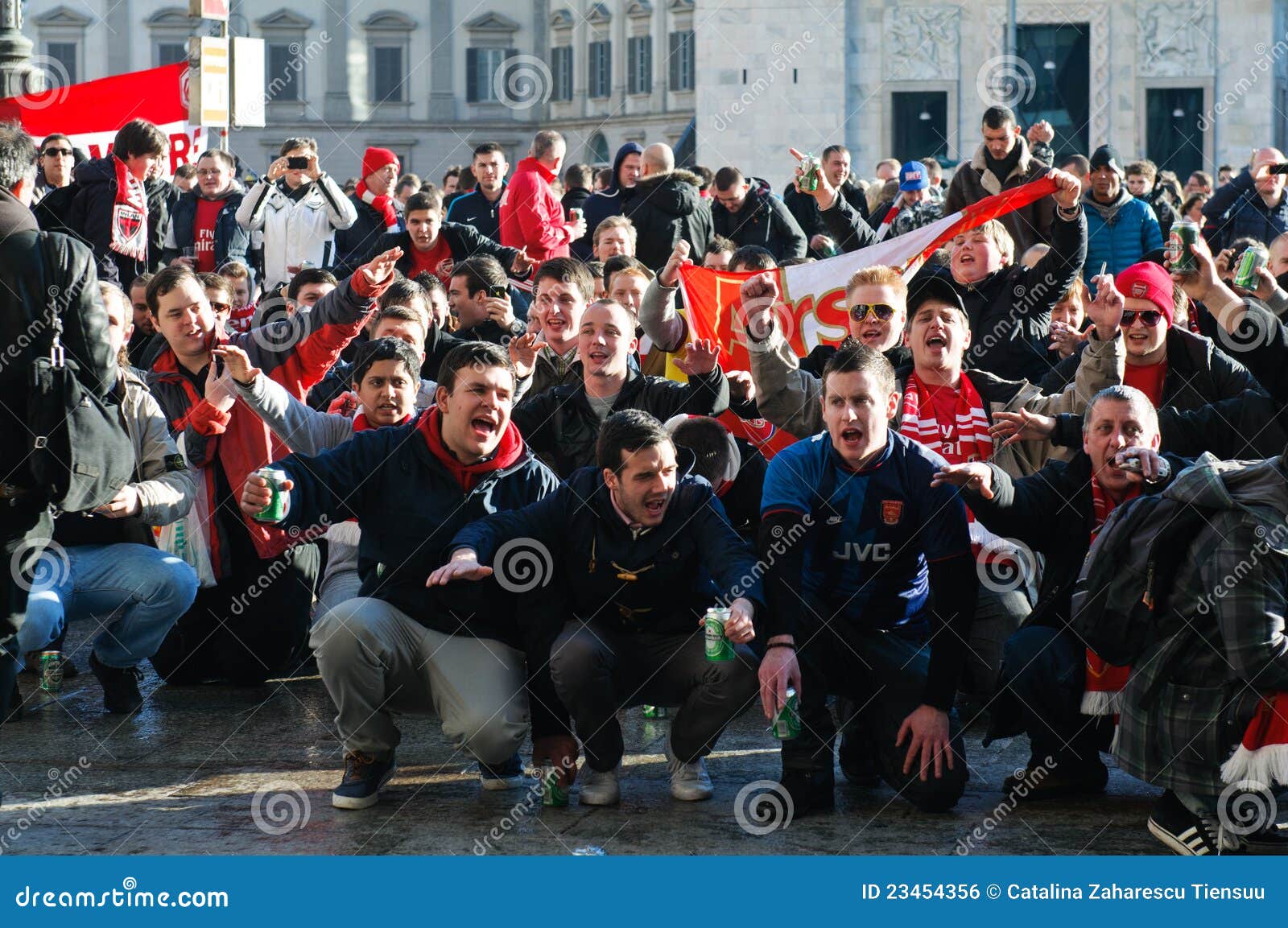 Arsenal London Fans Singing Editorial Photo - Image of fans, italy ...