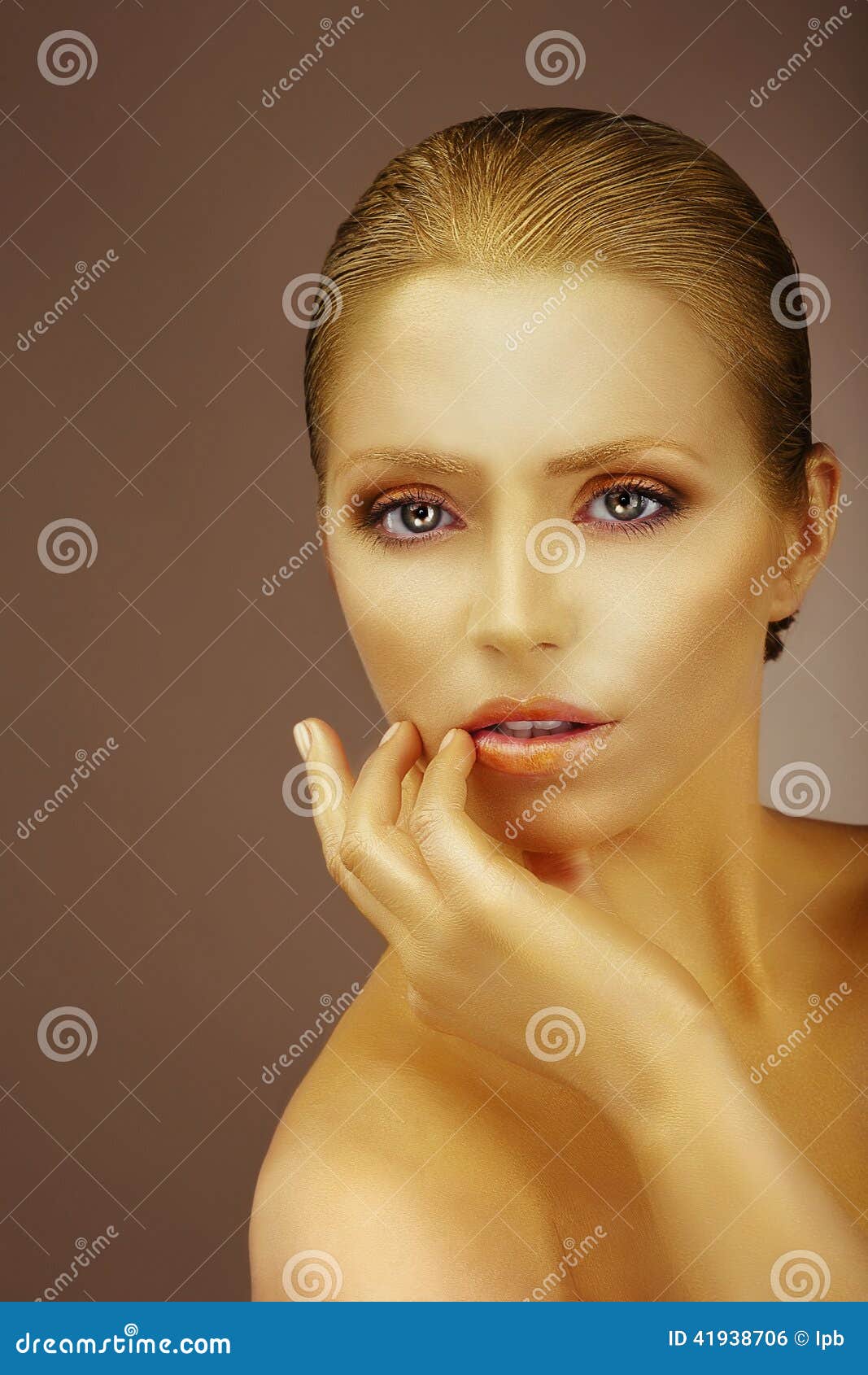 Pure Beauty. Gilded Woman S Face Стоковое Фото - изображение ...