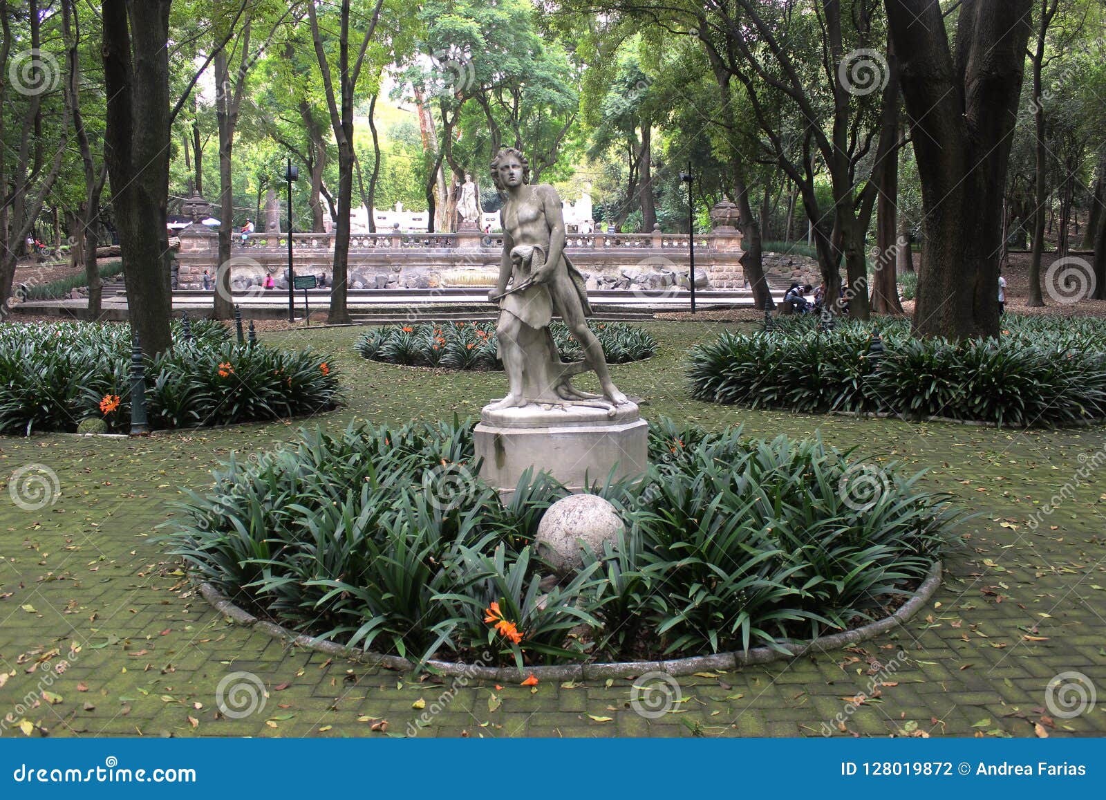 Art in Bosque De Chapultepec Stock Photo - Image of esta, estatua ...