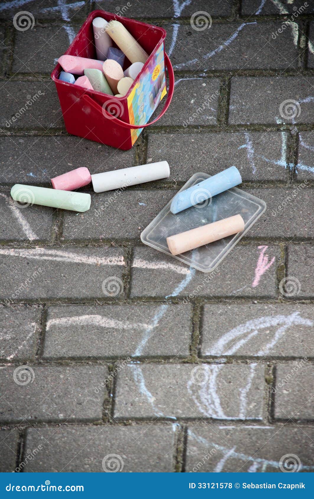 Art De Craie Sur Le Trottoir Photo stock - Image du course, retrait ...