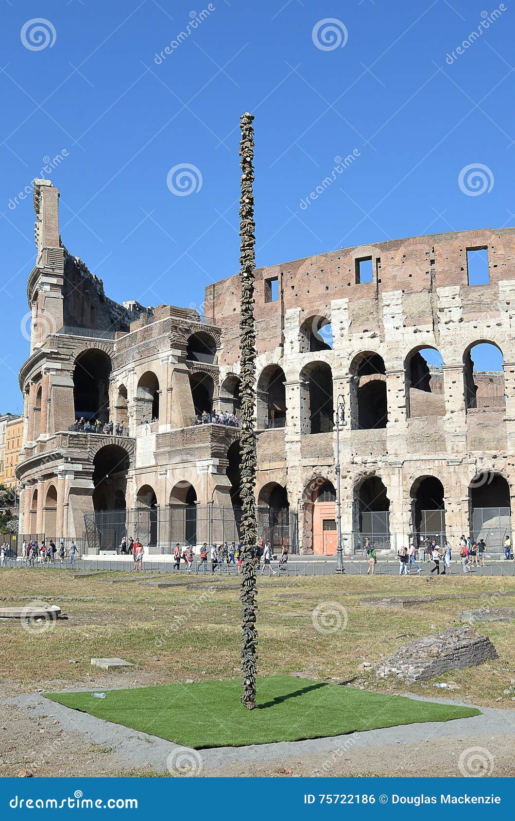 Art De Modent Par Colosseum, Rome Photo éditorial - Image du sculpture ...