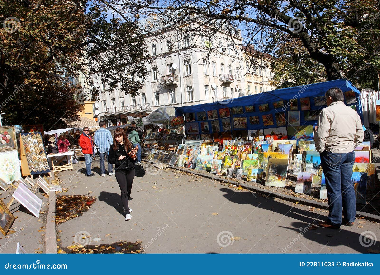 Art market outdoor editorial stock photo. Image of busy - 27811033