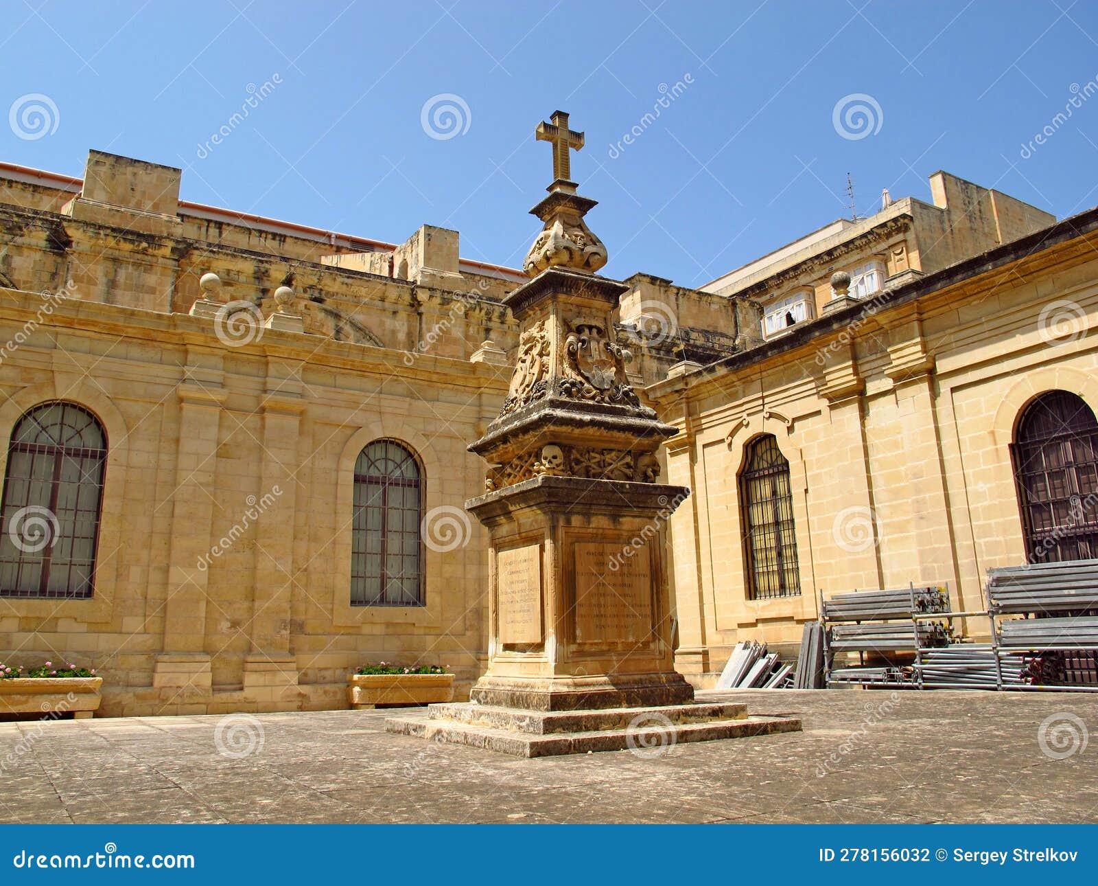 The Art Monument in Valletta, Malta Stock Photo - Image of port ...
