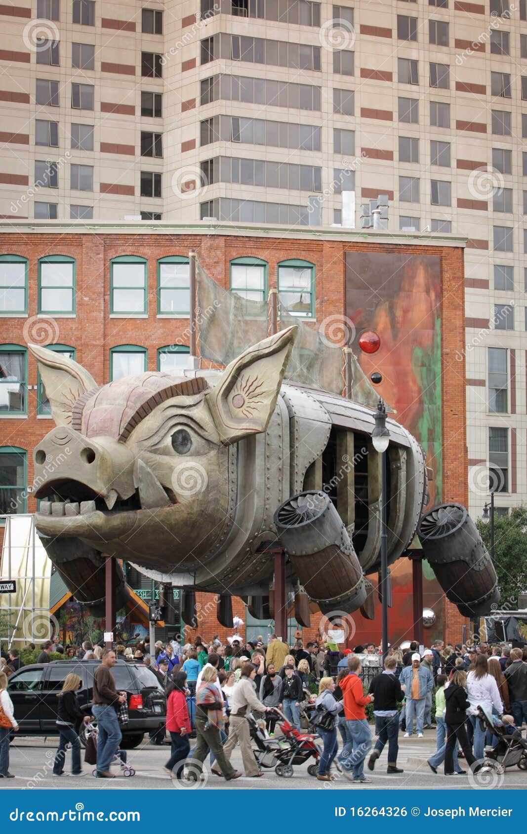 Art Prize 2010 Steam Pig editorial photo. Image of prize - 16264326