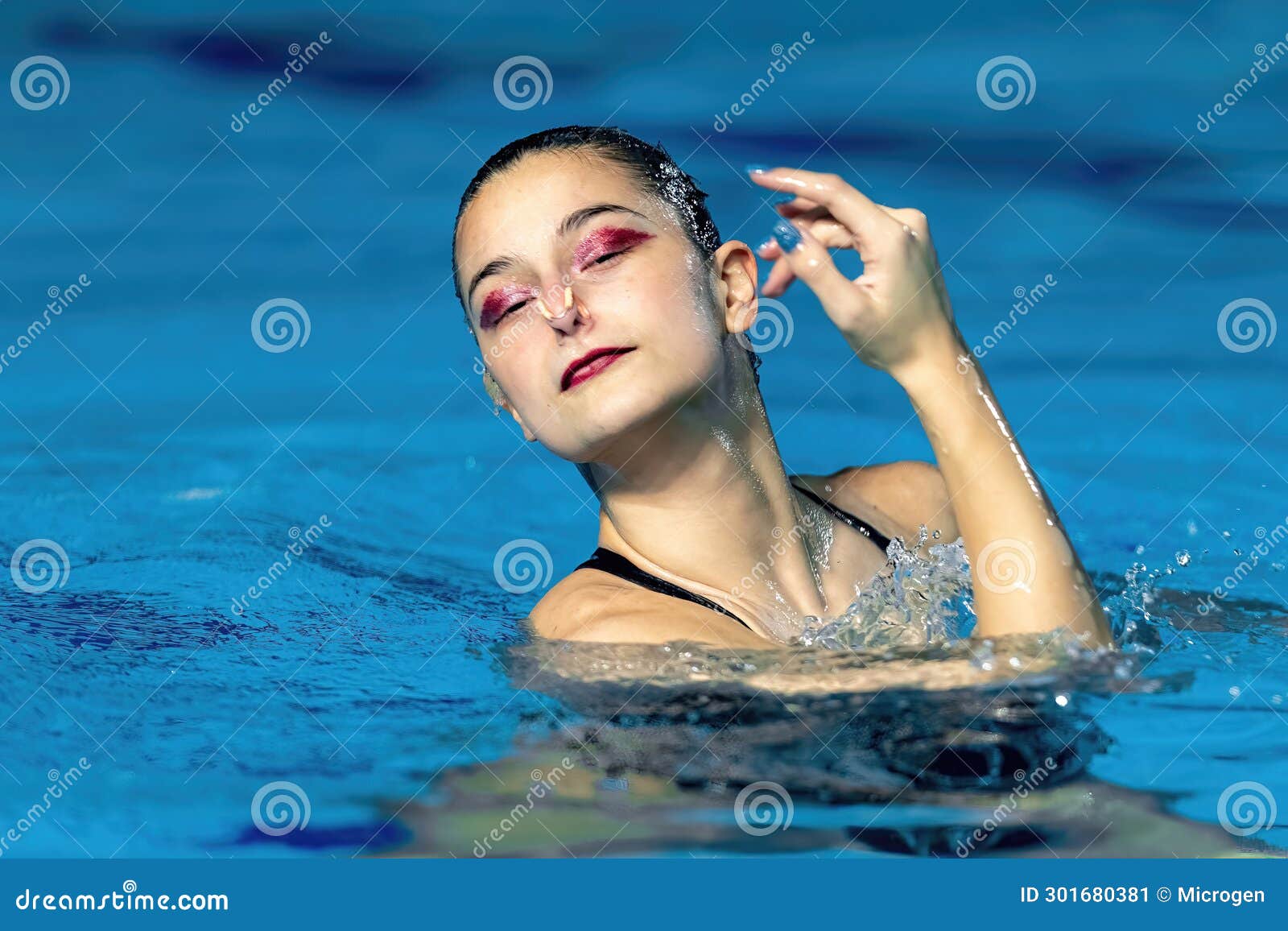 Art of Solo Synchronized Swimming with a Mesmerizing Training Session ...