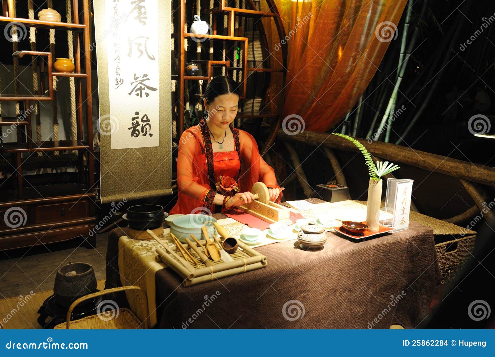 The Art of Tea in Chinese Tang Dynasty: Grind Tea Editorial Stock Image ...
