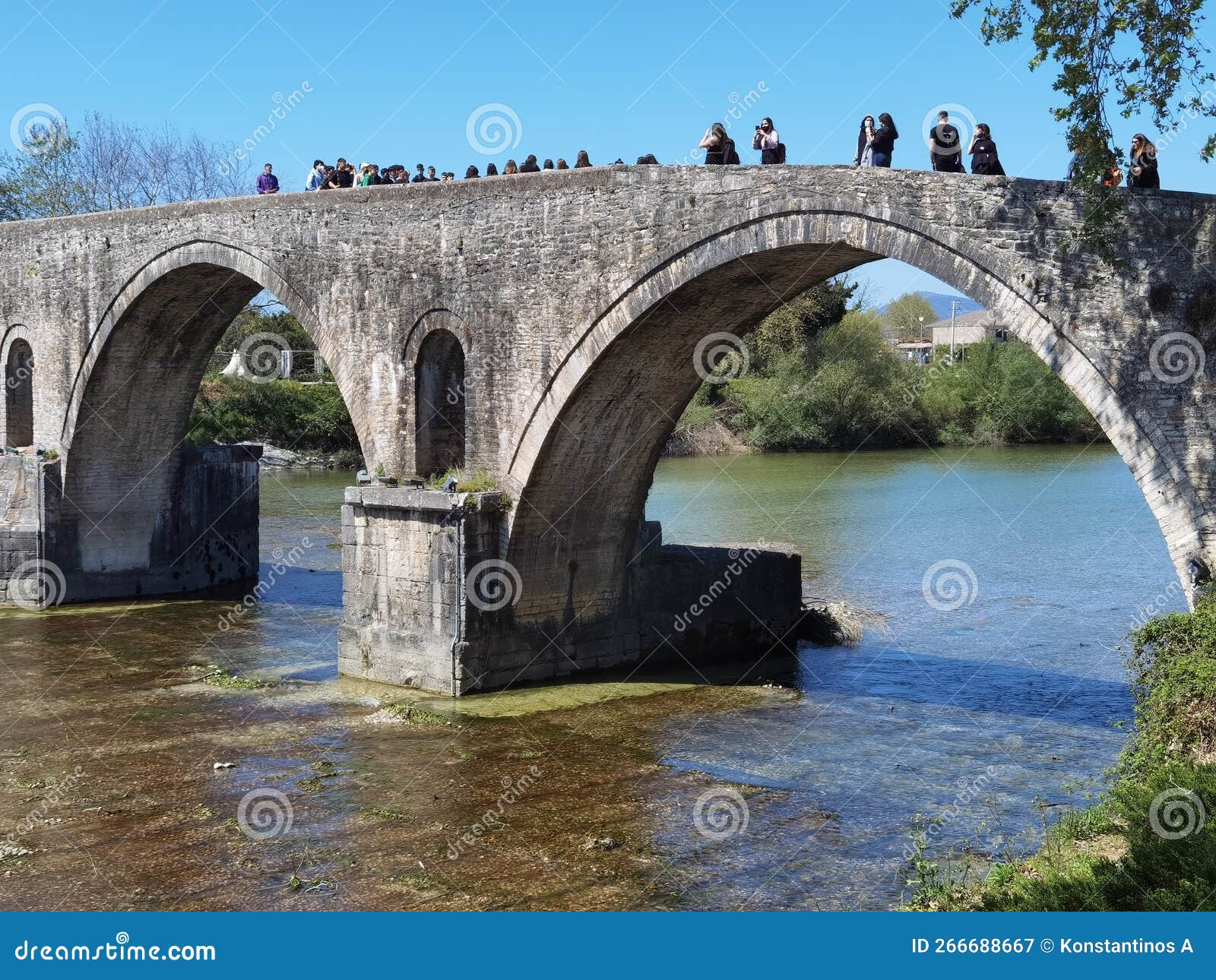 Arta Arched Bridge in Arahthos River Greece Editorial Photography ...