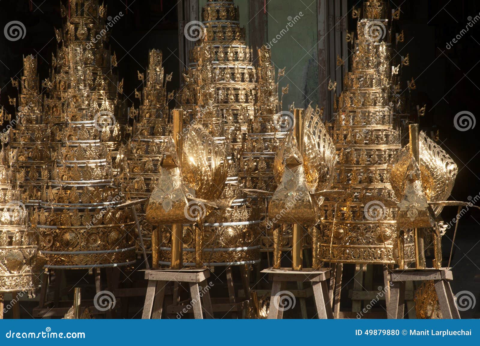 Arte D'ottone Del Myanmar Per Culto Immagine Editoriale - Immagine di ...