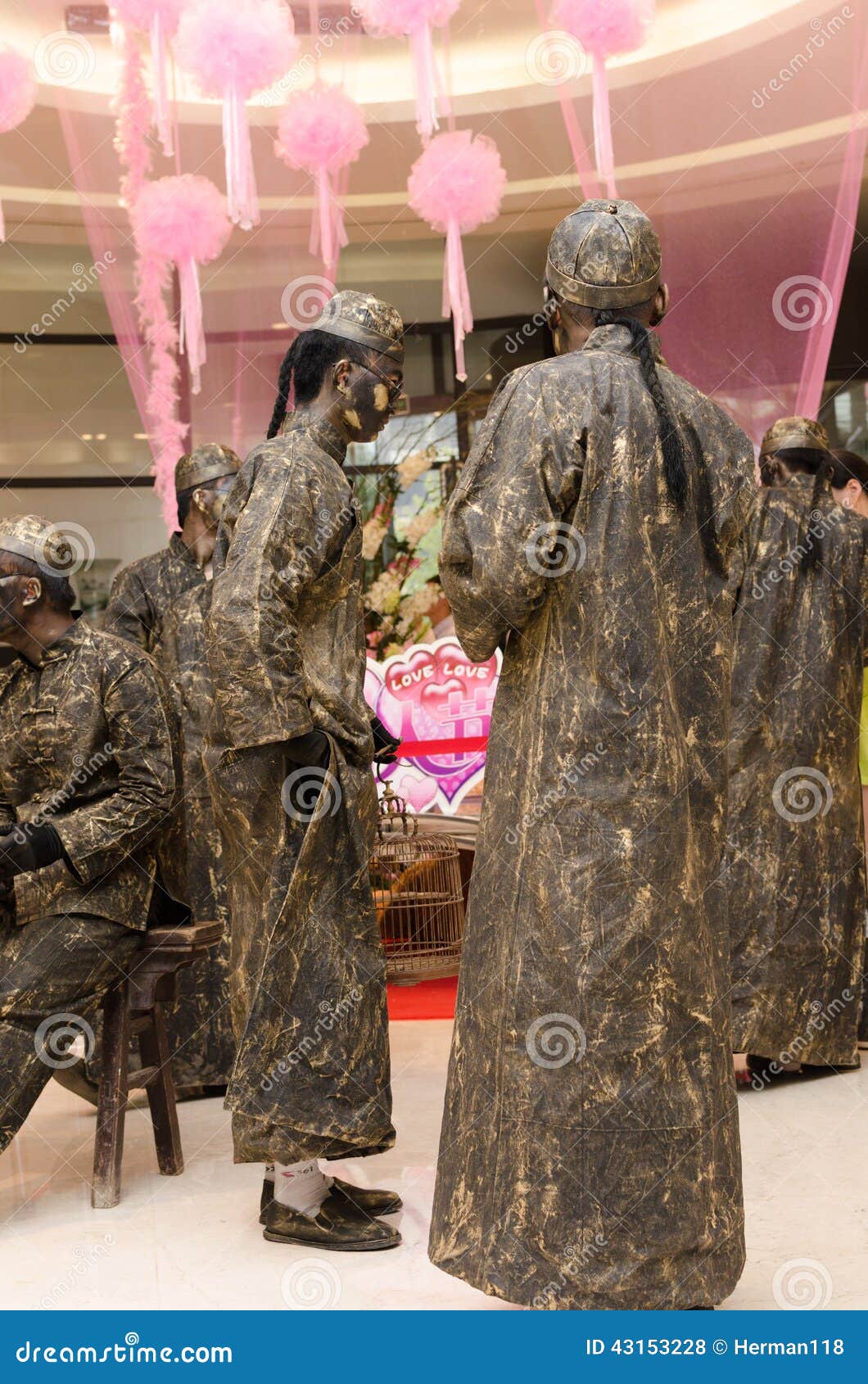 Arte Del Funcionamiento, Bronzemen Foto de archivo editorial - Imagen ...