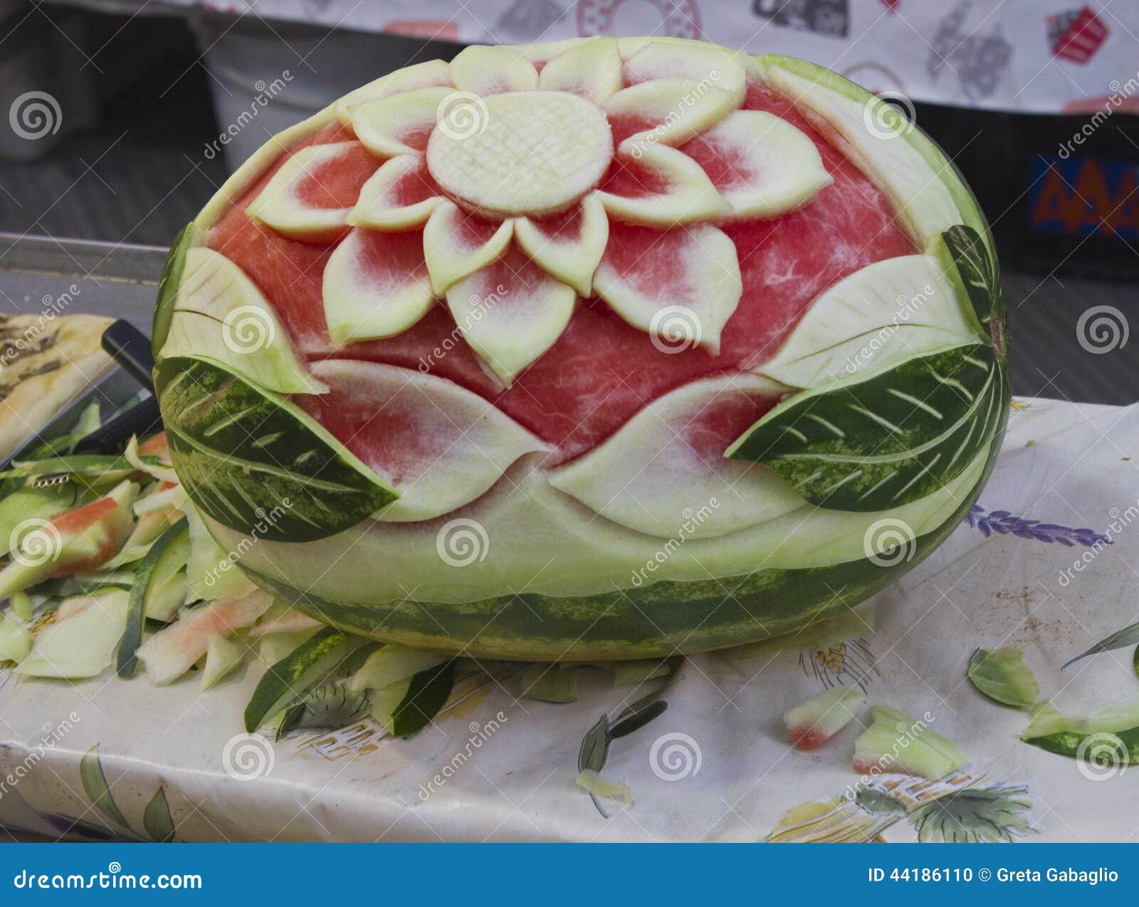 Arte Di Taglio Dell'anguria Fotografia Stock - Immagine di taglio ...