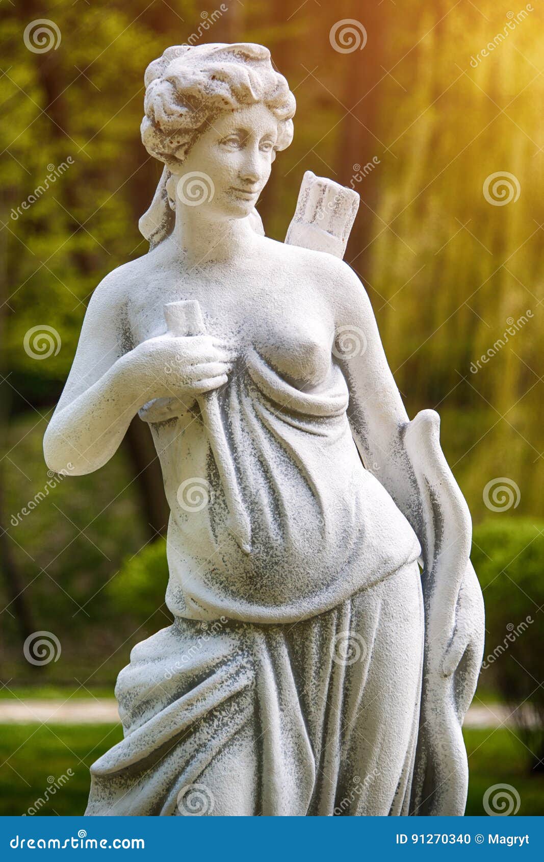 Artemis Scolpisce Statua Di Un Cacciatore Femminile Con Un Arco E Una ... Artemis Scolpisce Statua Di Un Cacciatore Femminile Con Un Arco E Una ...