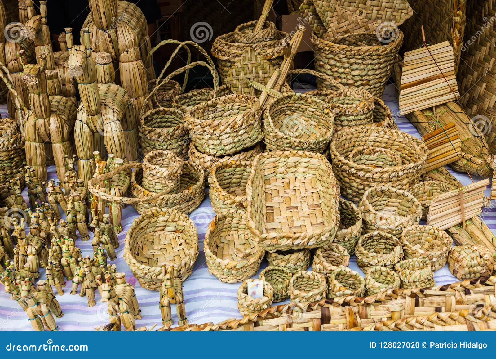Artes de Totora foto de archivo. Imagen de cestas, recipiente - 128027020