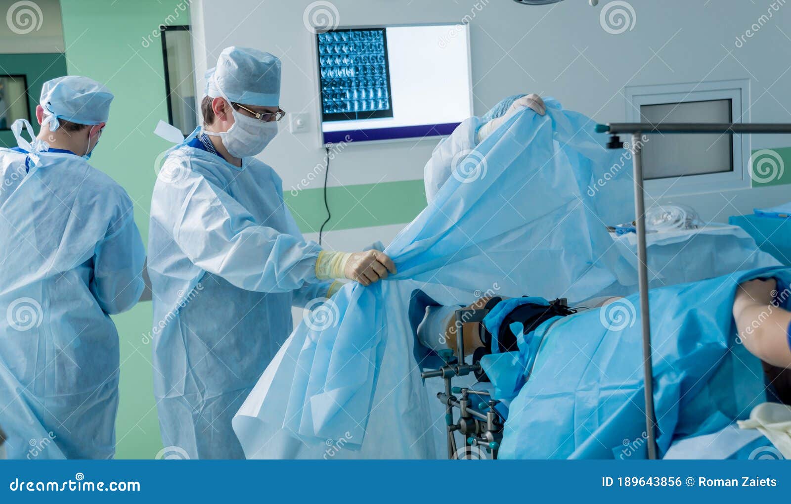 Arthroscope Surgery. Orthopedic Surgeons In Teamwork In The Operating ...