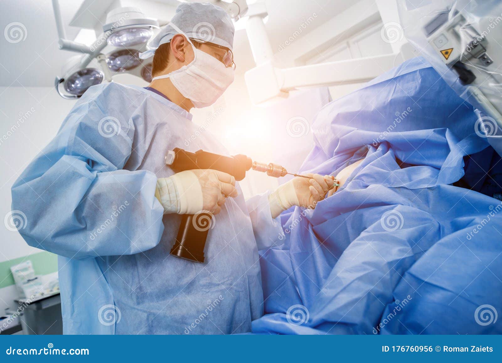 Arthroscope Surgery. Orthopedic Surgeons In Teamwork In The Operating ...