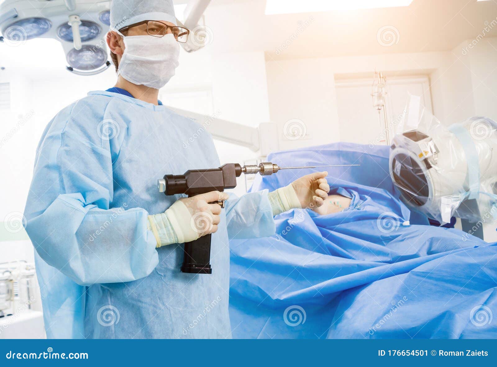 Arthroscope Surgery. Orthopedic Surgeons in Teamwork in the Operating ...