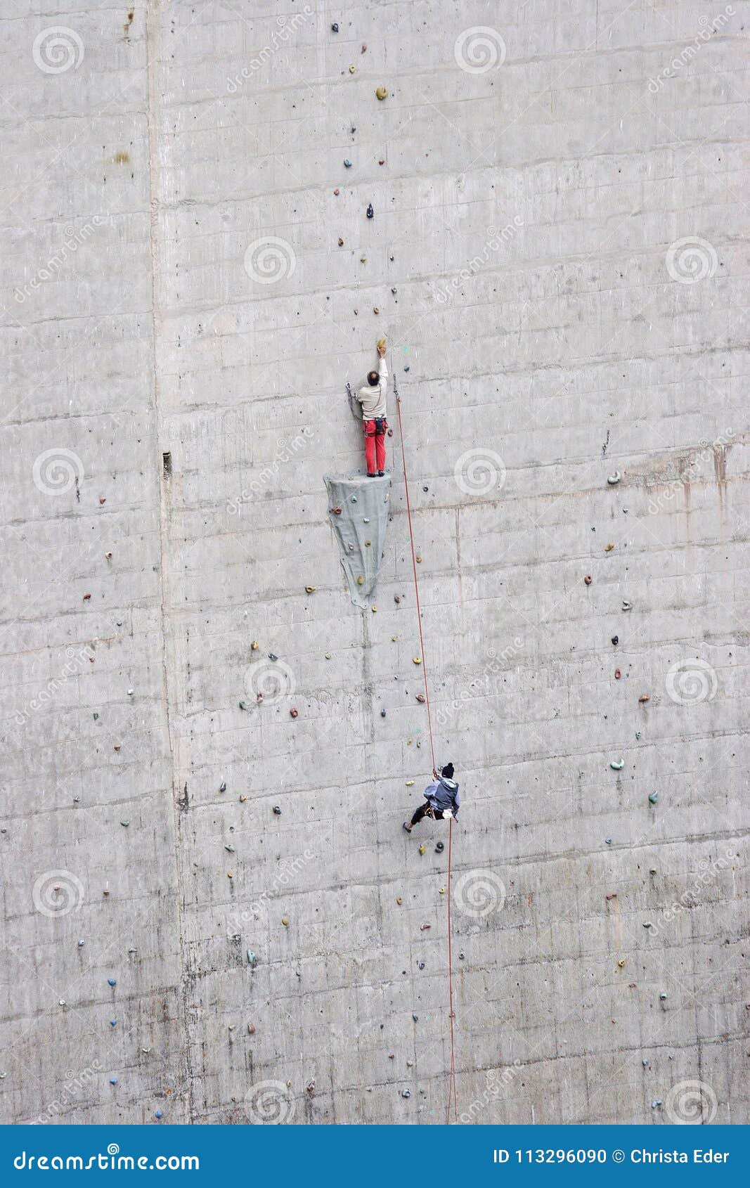 Climbing at the dam wall editorial image. Image of abseiling - 113296090