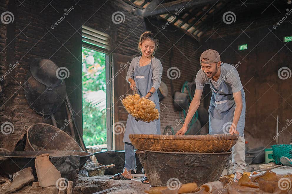 Artisans Coming Together in a Beautifully Rustic and Inviting Workshop ...