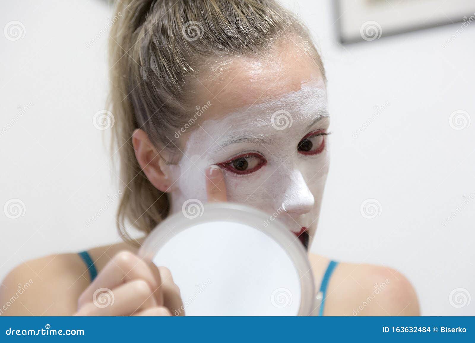 Artist Preparing for Performance Stock Photo - Image of liquid, mask ...