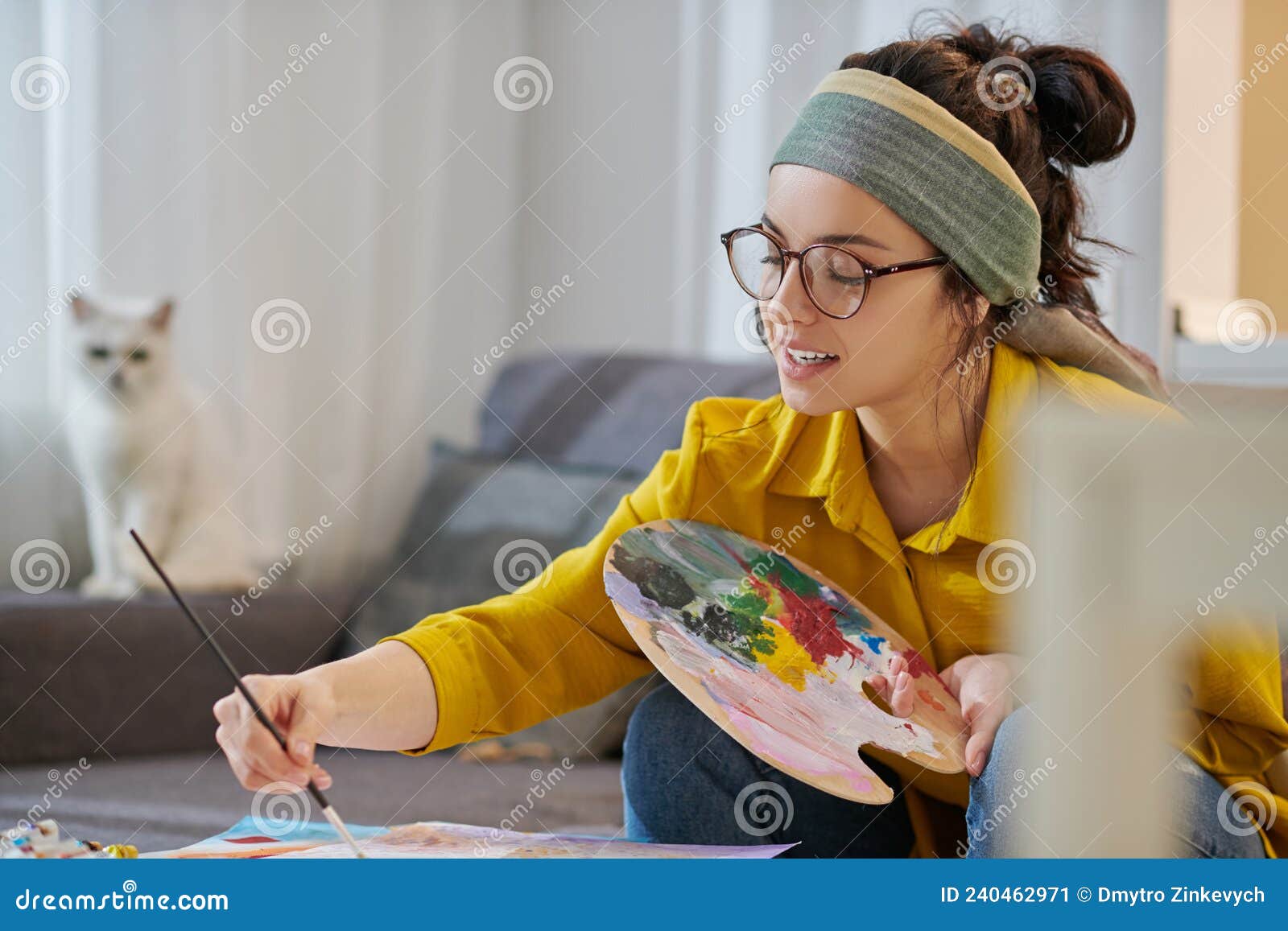 A Female Artist Working in the Studio Stock Image - Image of colors ...