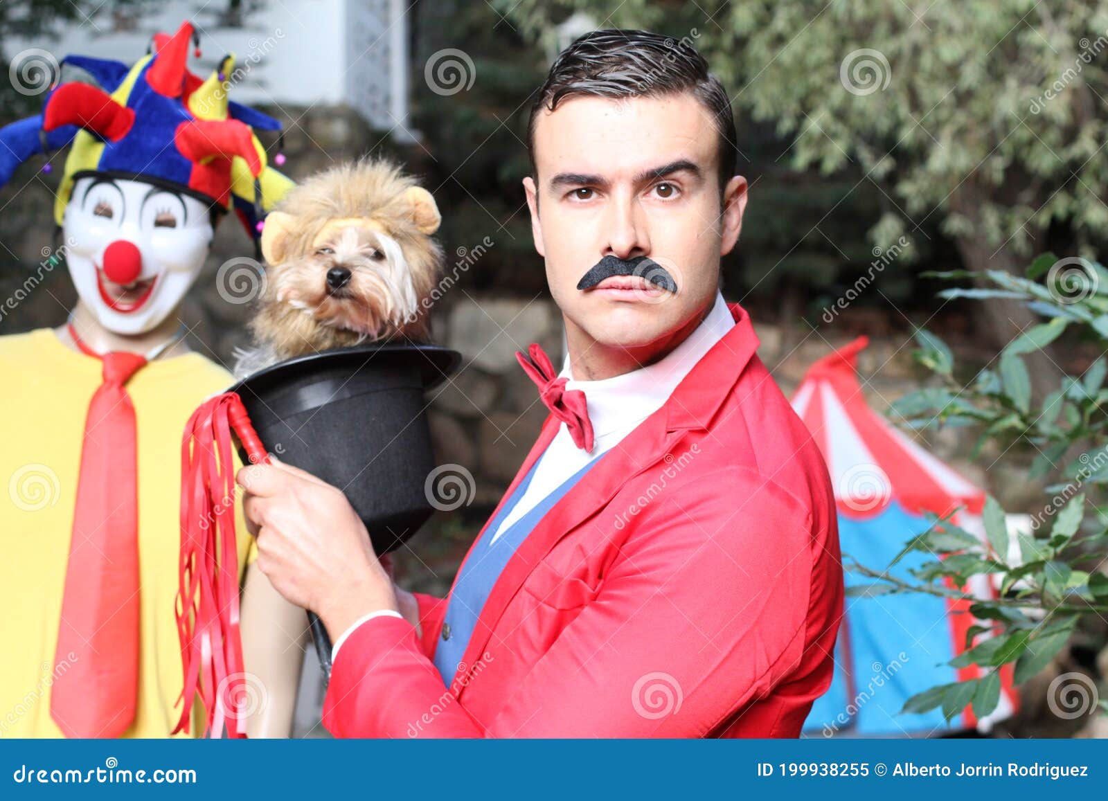 Artistas De Circo Dando Um Show Imagem de Stock - Imagem de fofofo ...