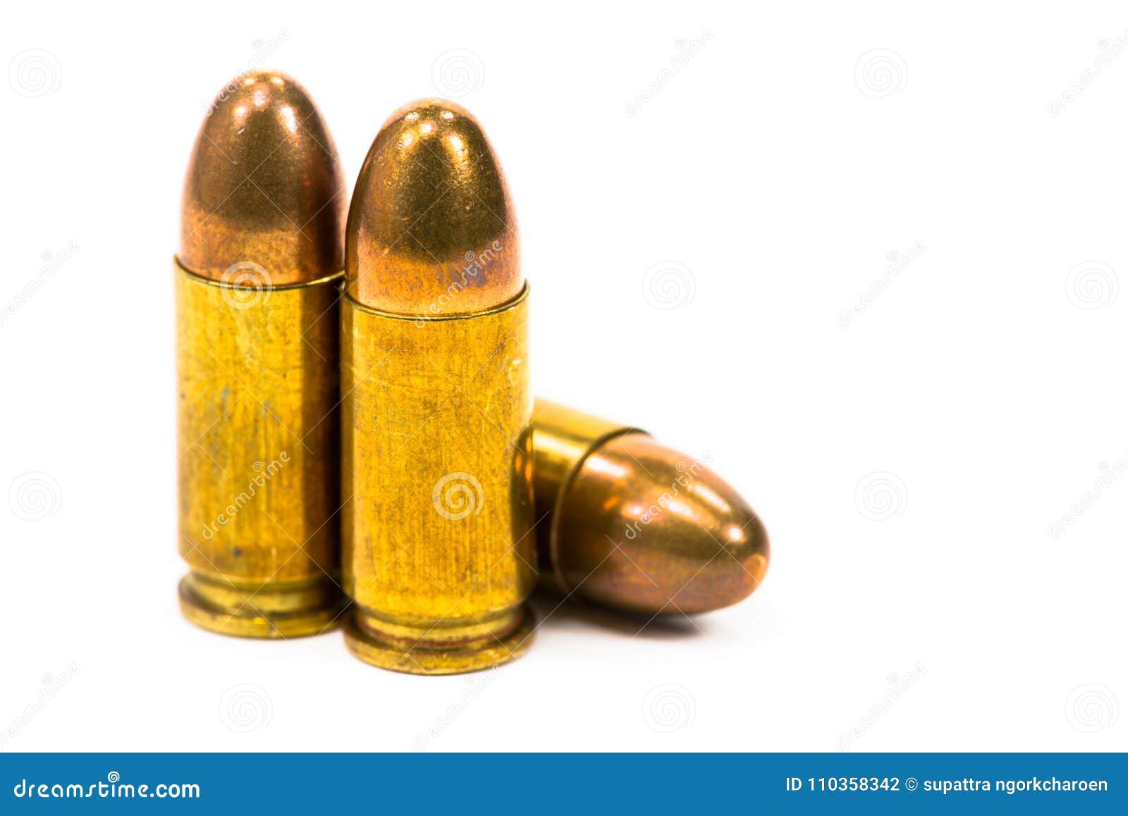 As Balas Postas Sobre O Assoalho Branco Foto de Stock - Imagem de ...