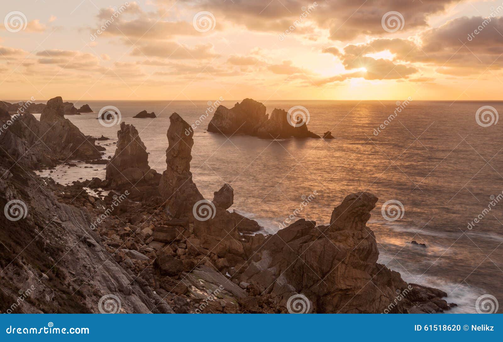 As Costas Rochosas Da Espanha Do Norte Foto de Stock - Imagem de parque ...
