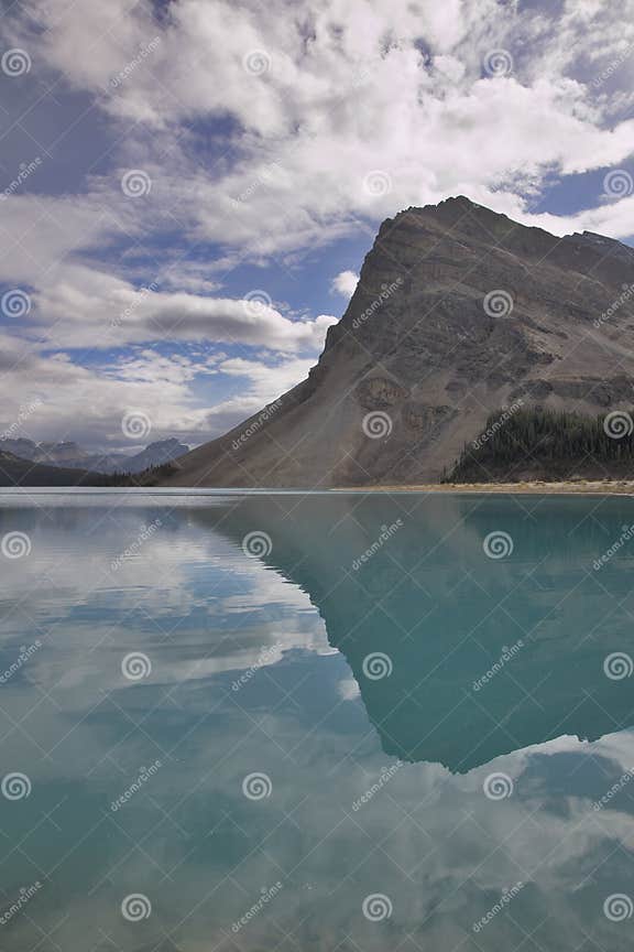 As nuvens piscadas imagem de stock. Imagem de rochoso - 4152327