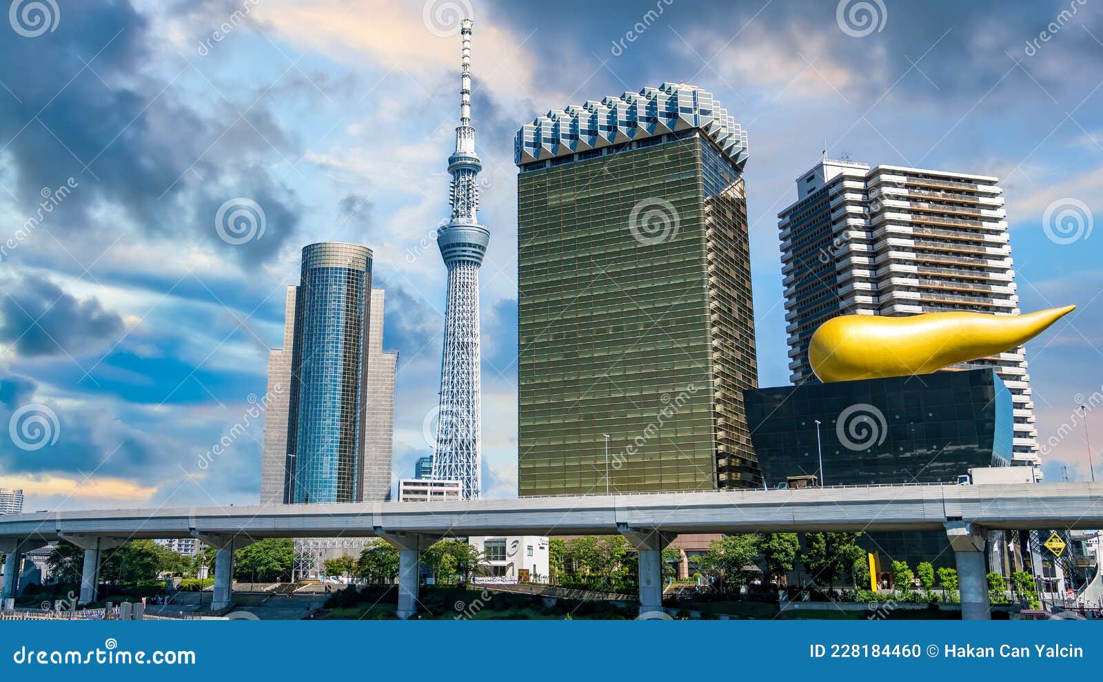 Asahi Breweries Headquarters Building with the Asahi Flame with Tokyo ...