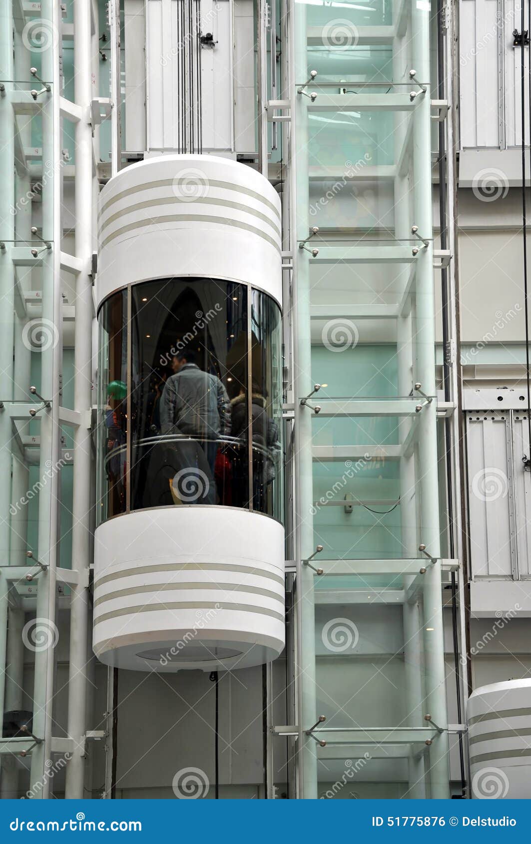 Ascenseur Moderne De L'extérieur Photo stock - Image: 51775876