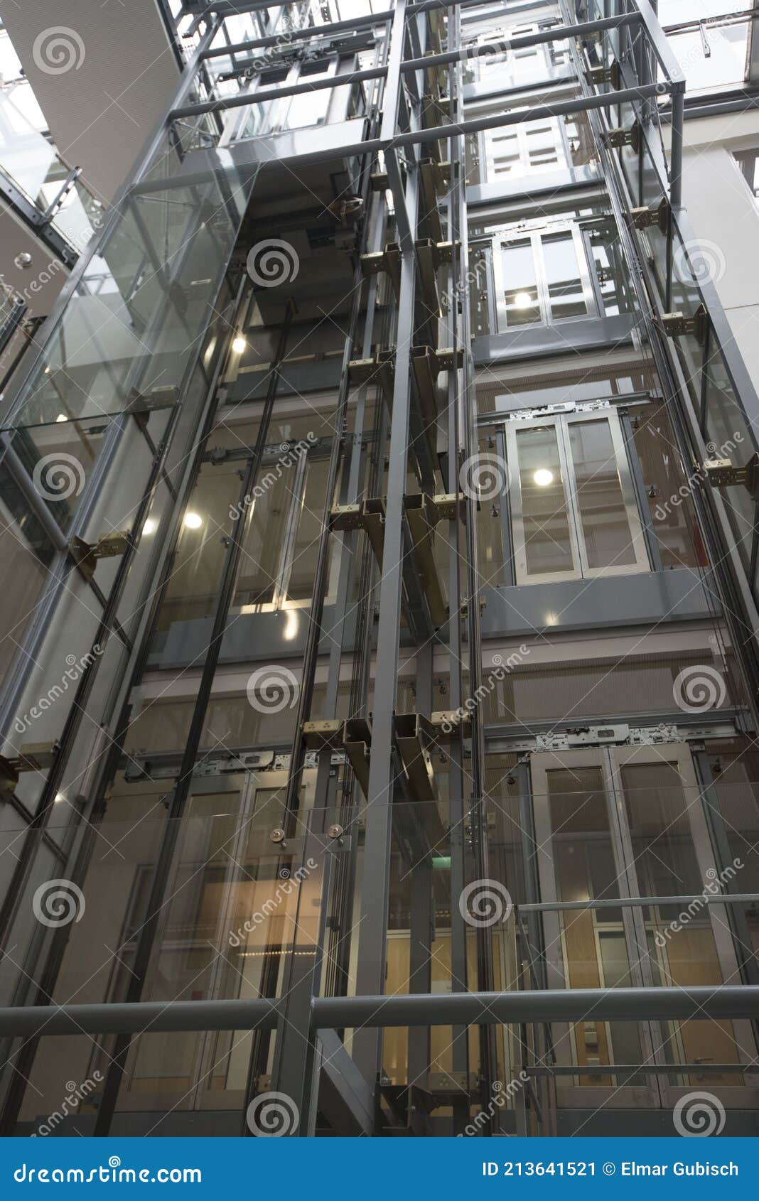 Ascensor O Ascensor Para Transporte Dentro De Un Edificio Imagen de ...