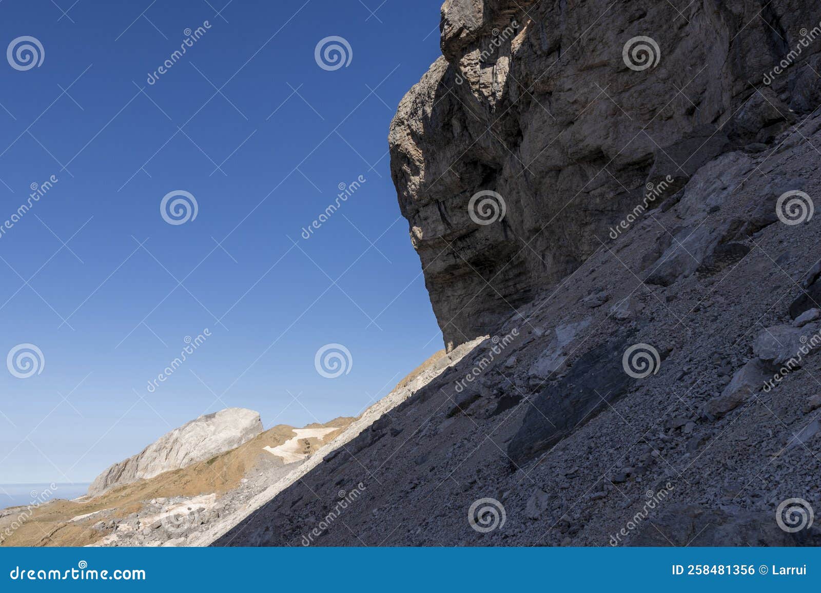 Mount Taillon from Gavarnie Stock Photo - Image of passage, moraine ...