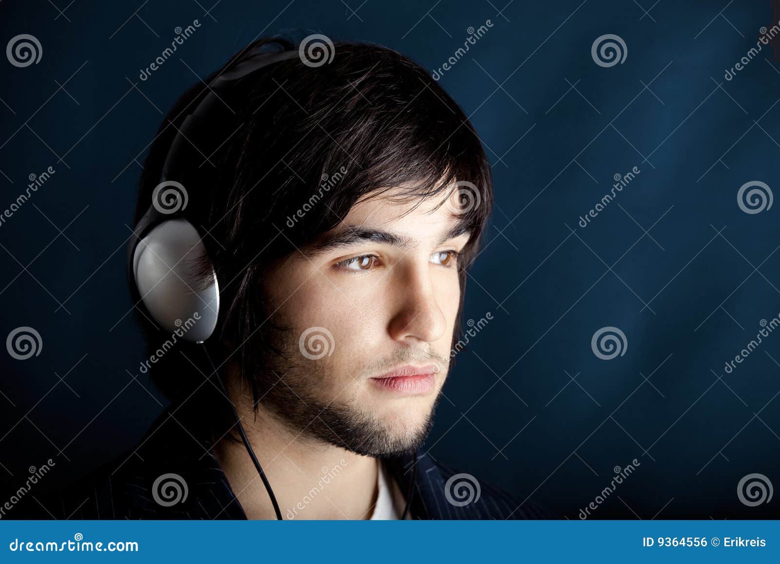 Ascolto fotografia stock. Immagine di sentasi, modo, tipo - 9364556