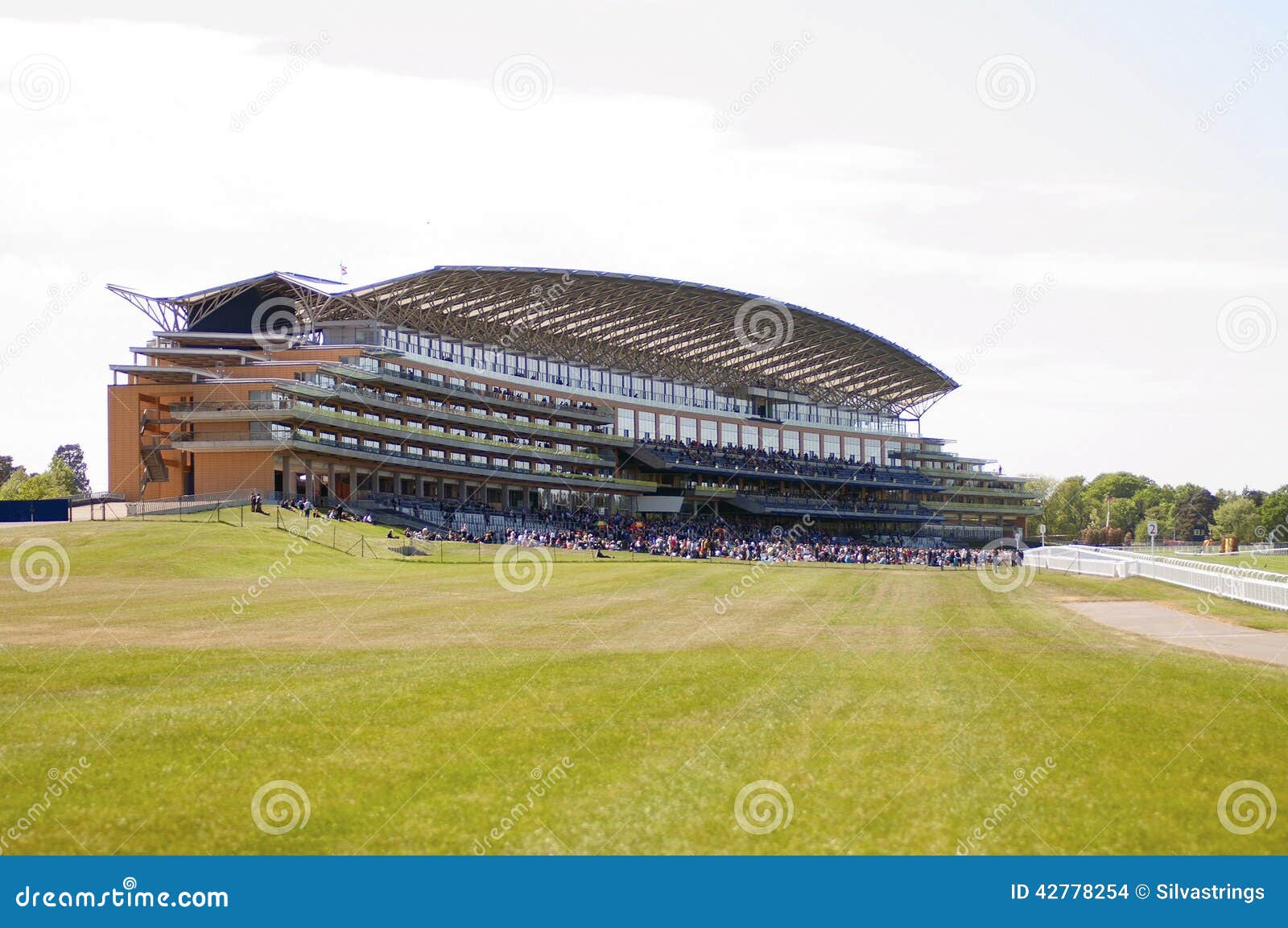 Ascot racecourse editorial stock image. Image of raceday - 42778254