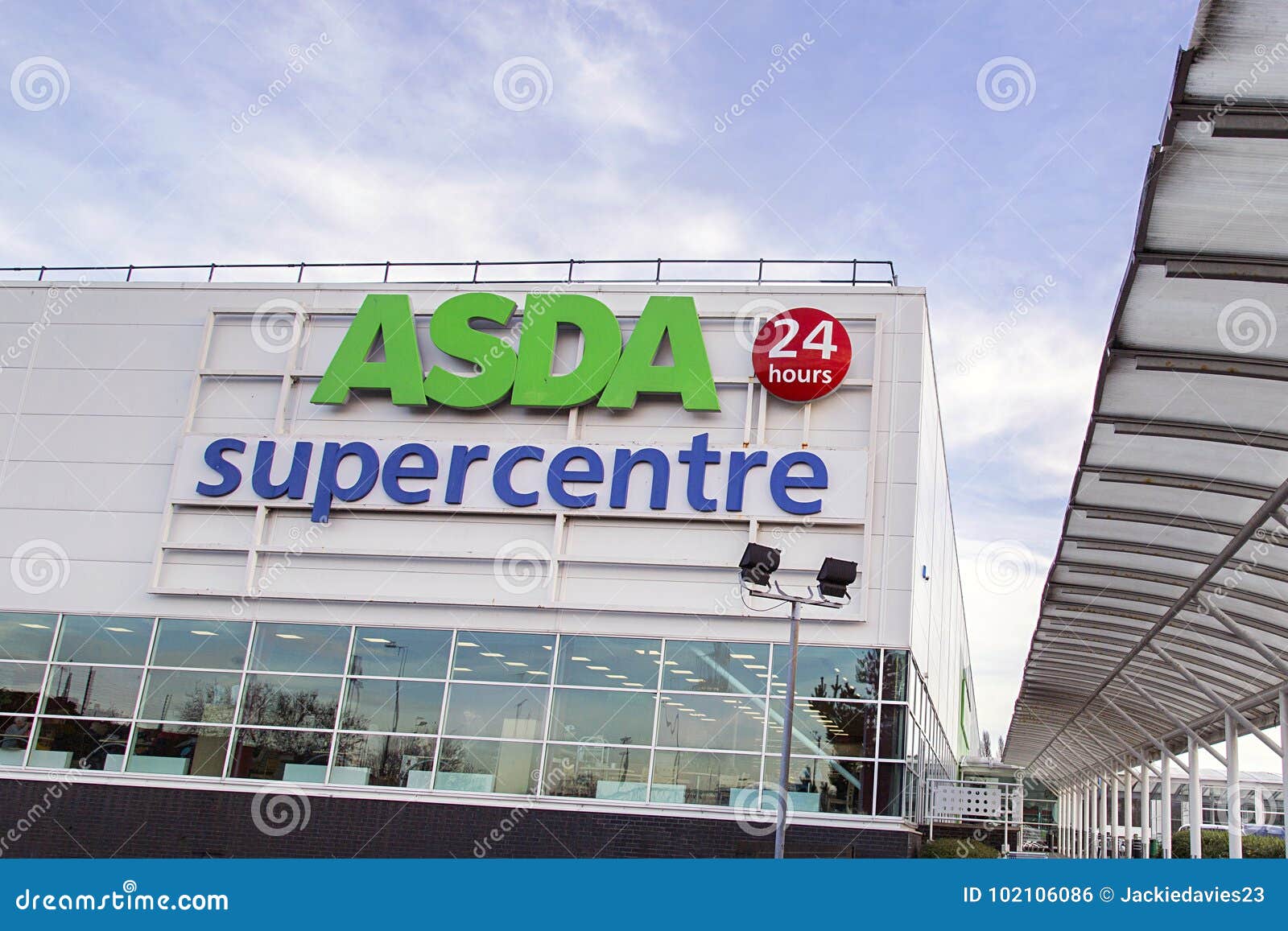 Asda Supercentre redactionele foto. Image of super, kruidenierswinkels ...