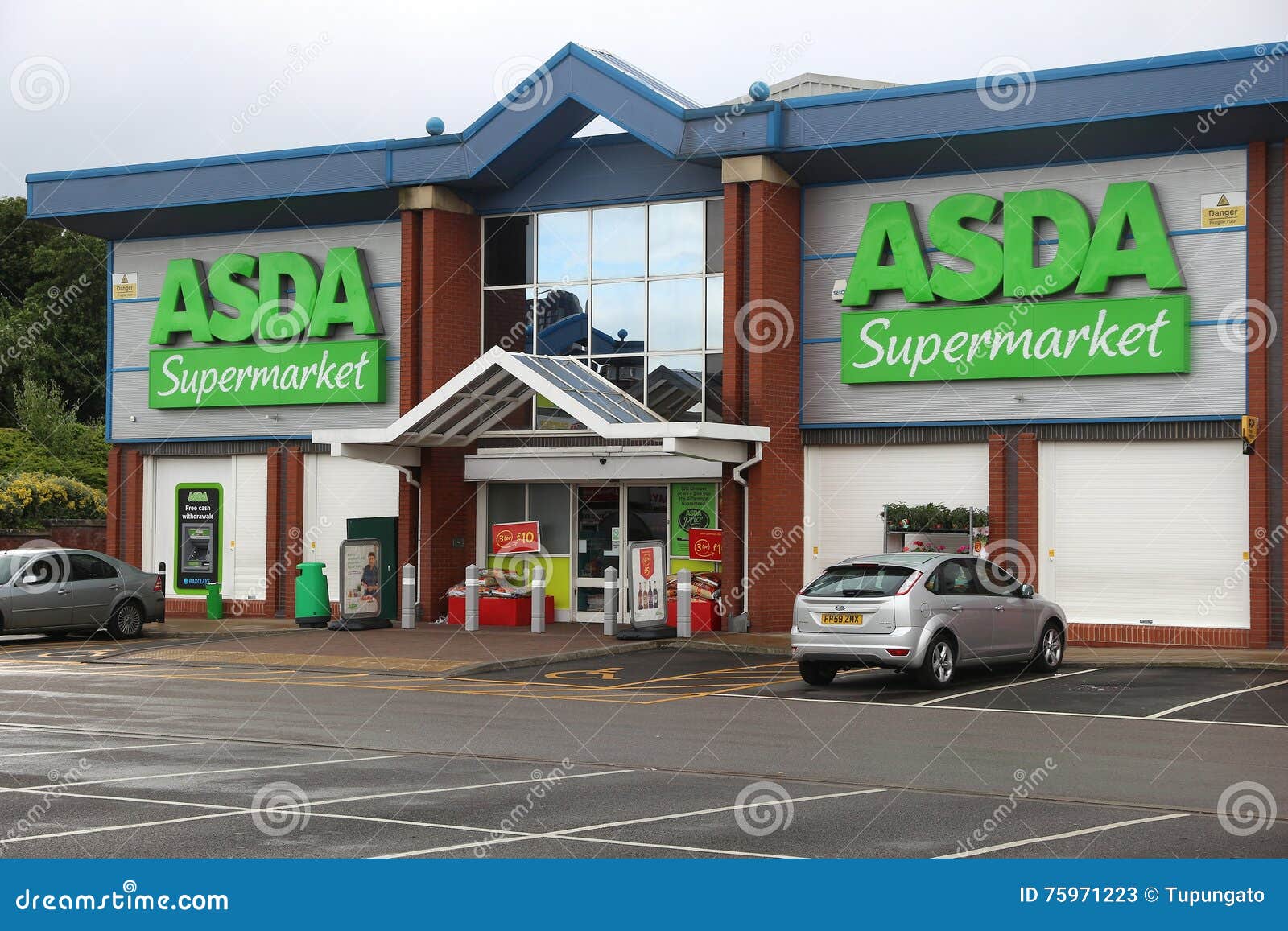 Asda-Supermarkt redaktionelles stockfoto. Bild von sheffield - 75971223