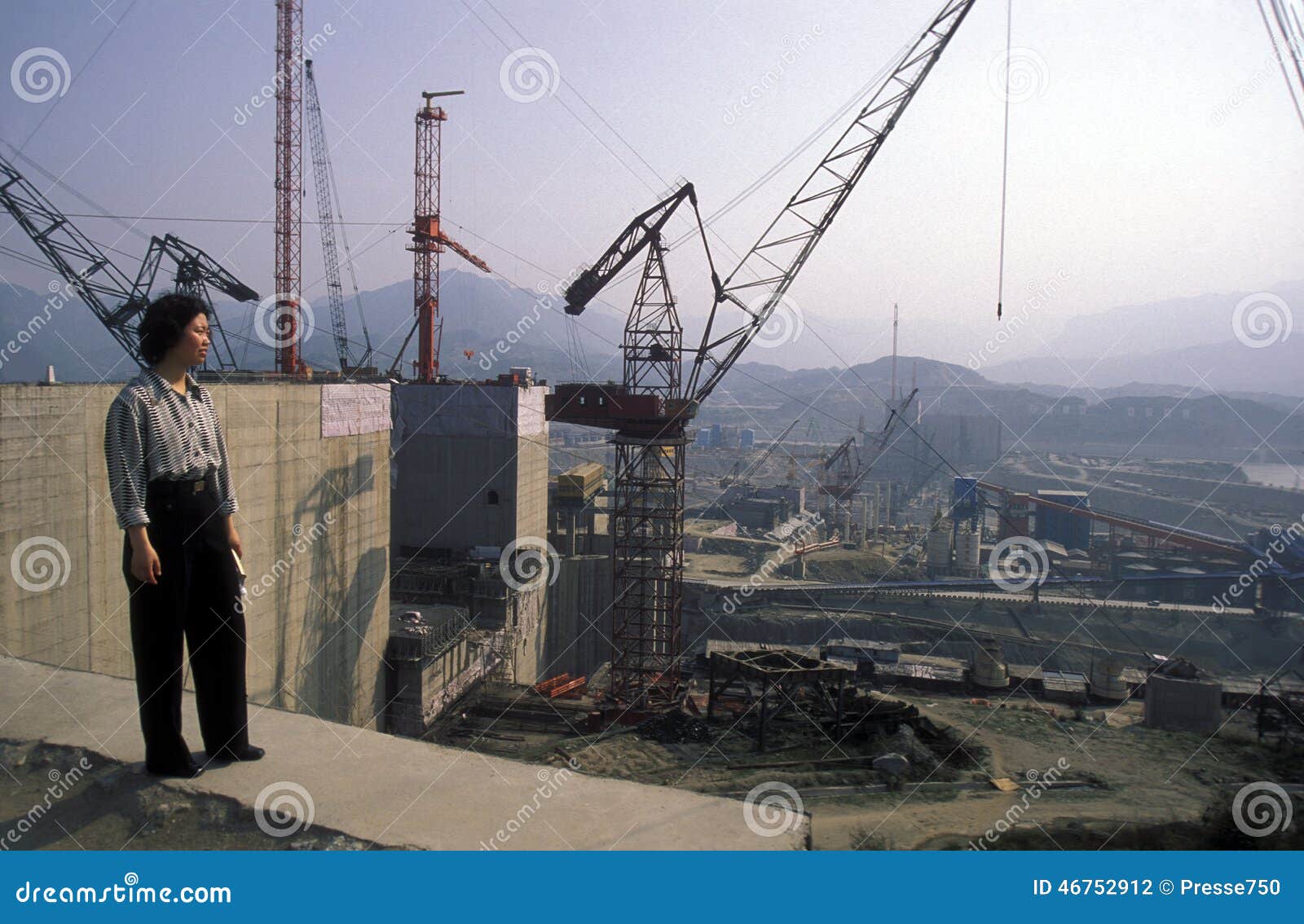 ASIA CHINA YANGZI RIVER editorial photography. Image of river - 46752912