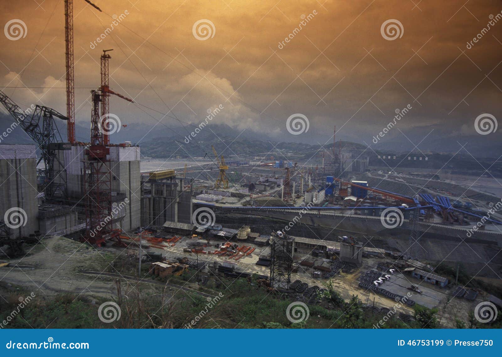 ASIA CHINA YANGZI RIVER editorial stock image. Image of construction ...