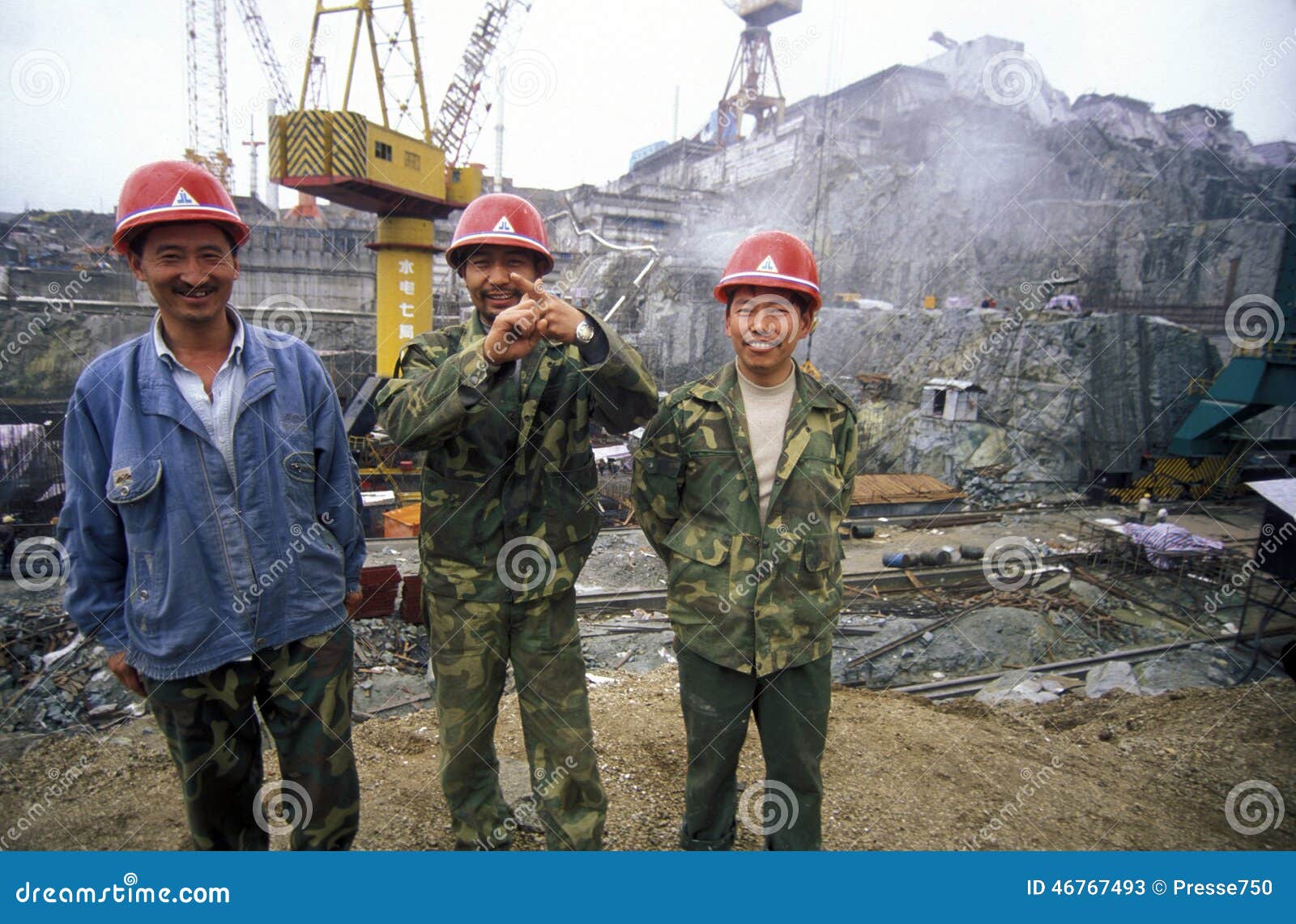 ASIA CHINA YANGZI RIVER editorial stock photo. Image of worker - 46767493