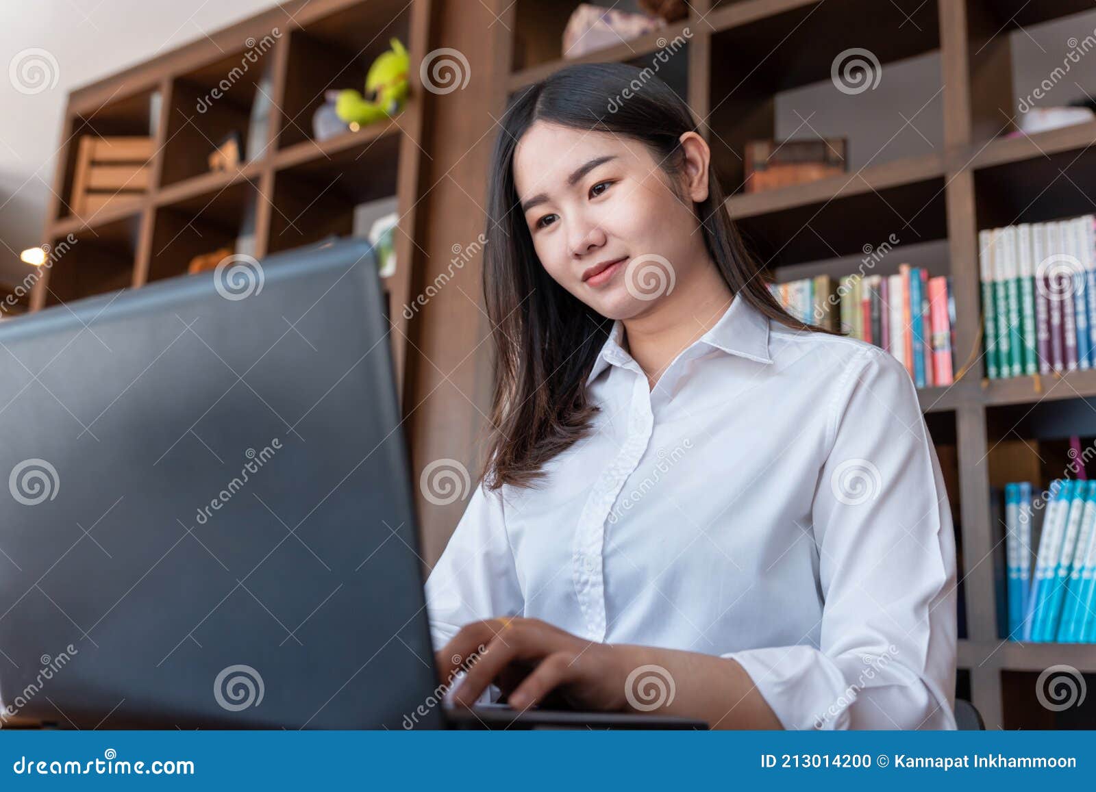 Asian Accountant Business Woman Working On Desk And Using Calculator In ... Asian Accountant Business Woman Working On Desk And Using Calculator In ...