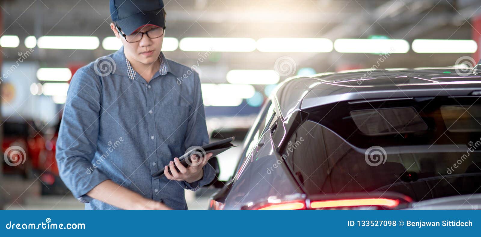 Asian Auto Mechanic Checking the Car Using Tablet Stock Photo - Image ...