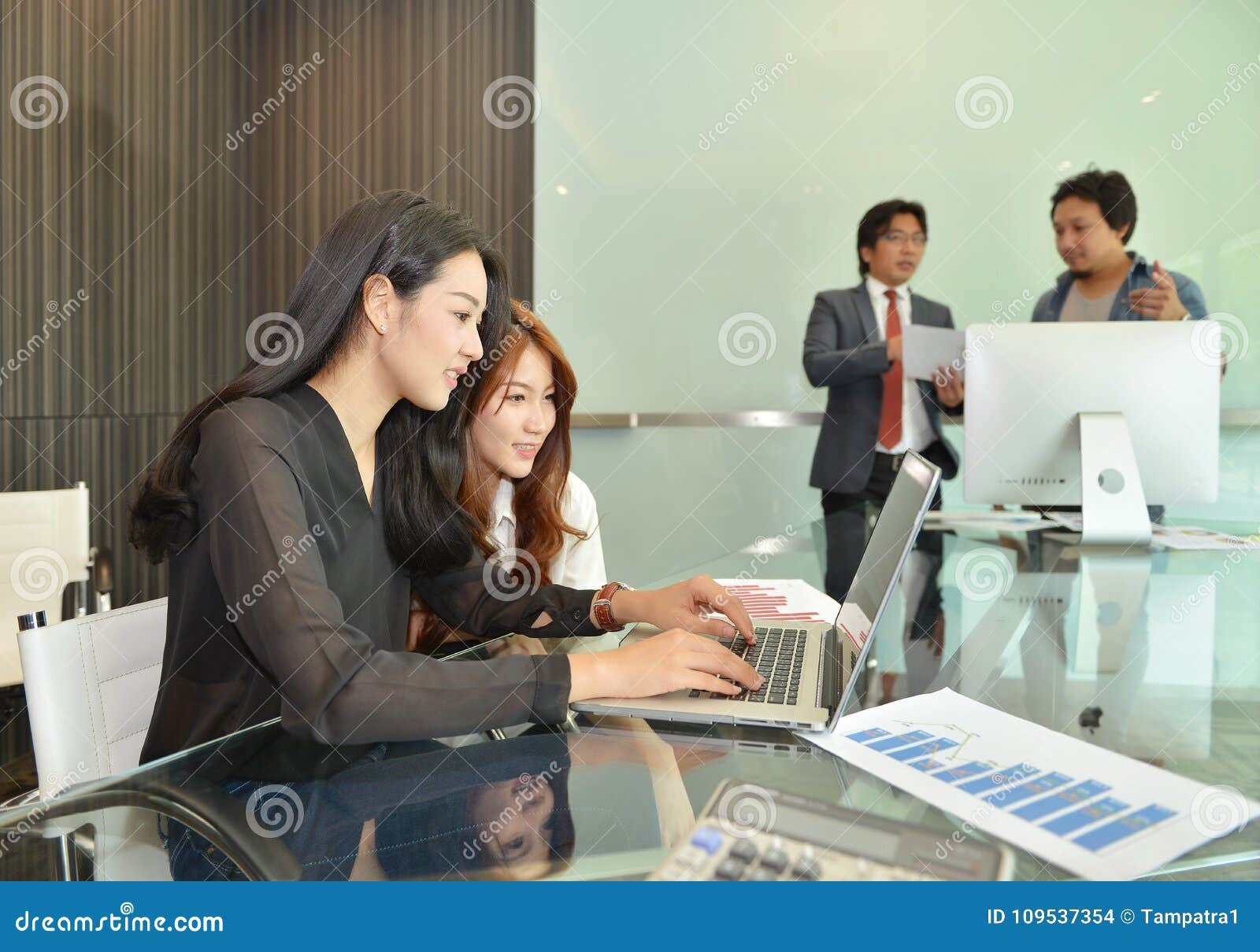 Asian Business People Discussing with Each Other Stock Photo - Image of ...