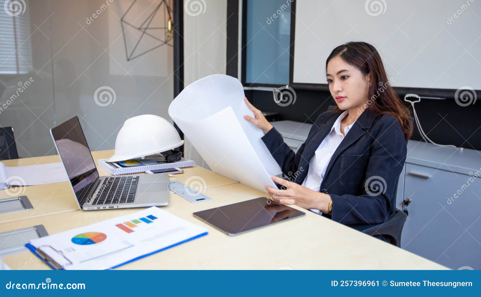 Asian Businesswoman and Engineering Works in His Office and she Checks ... Asian Businesswoman and Engineering Works in His Office and she Checks ...